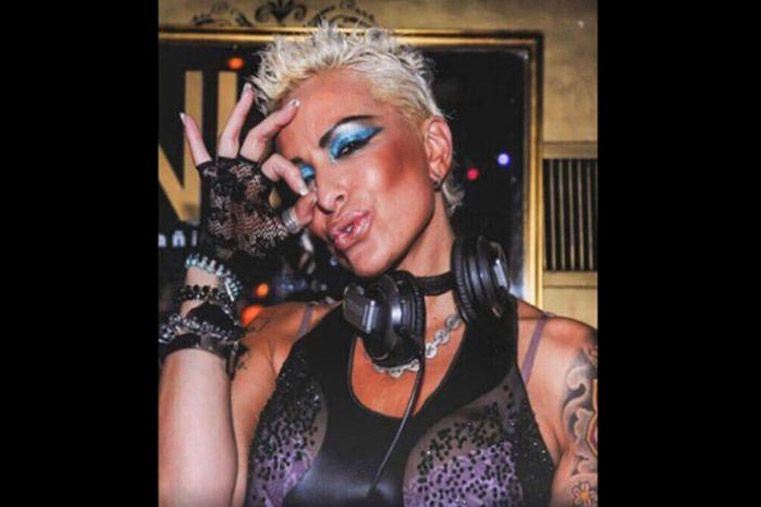 A los 50 años Daniela Cardone se mostró sexy en bikini