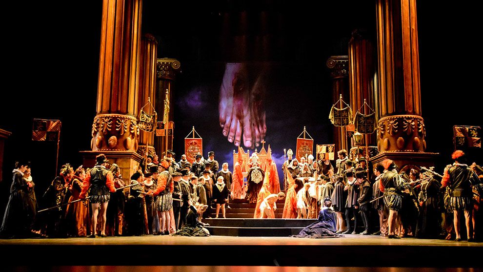 Con una imponente puesta en escena, la Ópera Don Carlo deslumbró a los ...