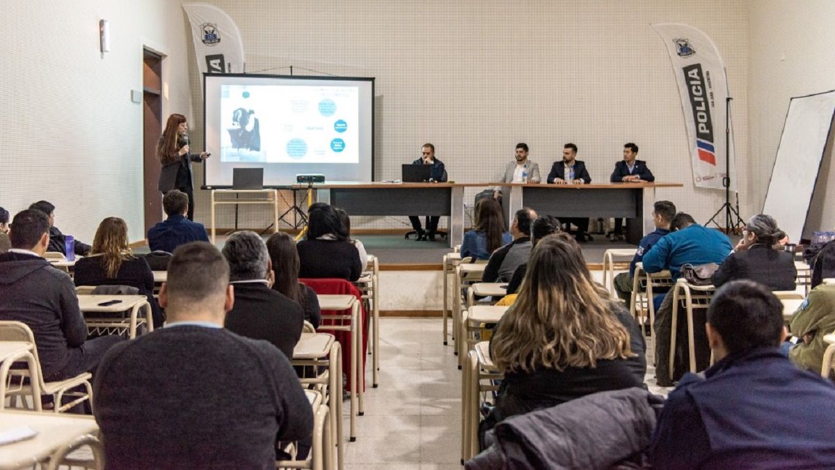 Capacitan a personal del CISEM en casos de crisis y suicidología