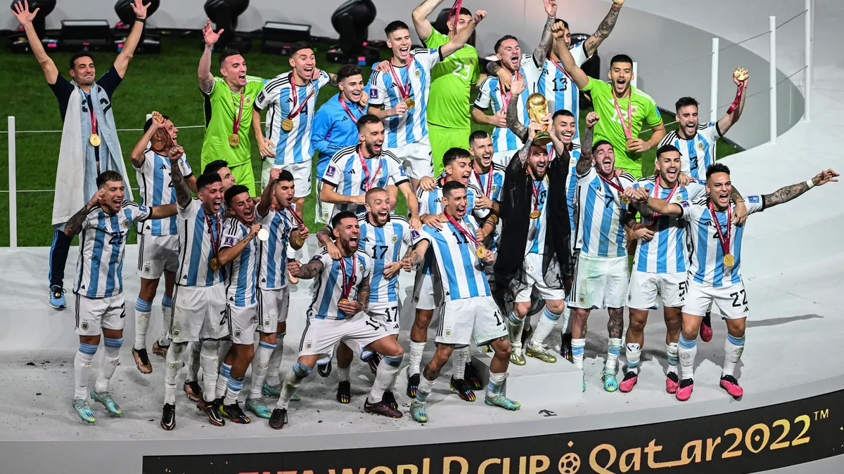 AFA presentó el nuevo escudo con las 3 estrellas