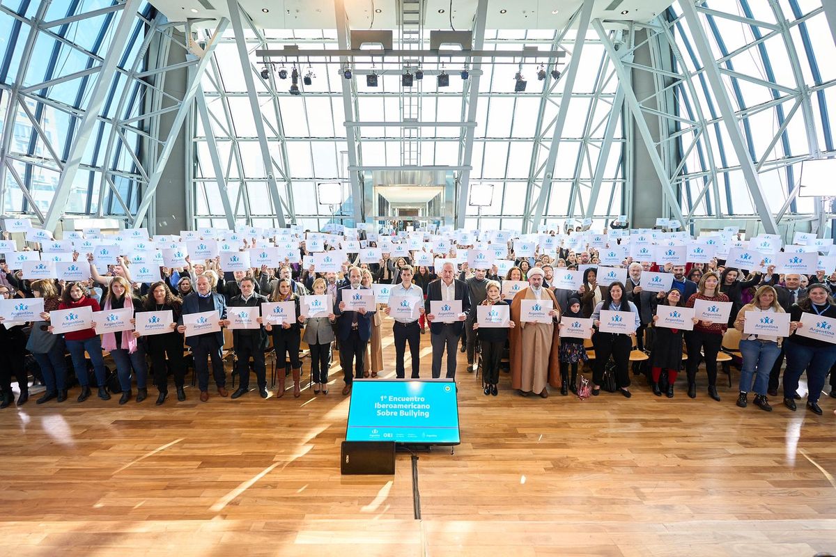 De Pedro: Argentina necesita más líderes positivos para cortar el bullying