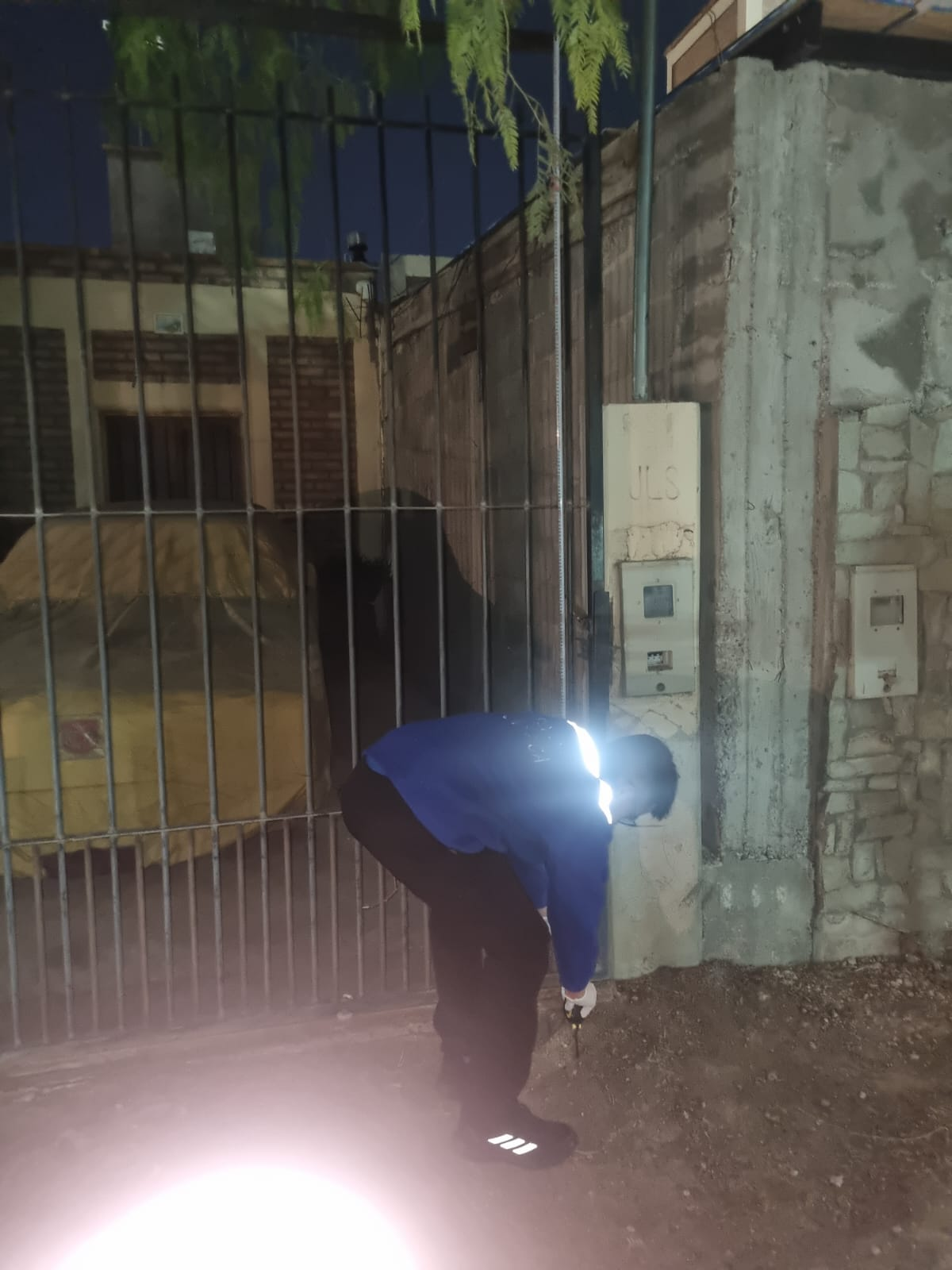 Escaló una reja de tres metros para robar, pero una vecina lo vio: fue ...