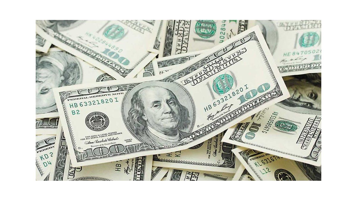 El dólar se desploma y perfora los 45 pesos