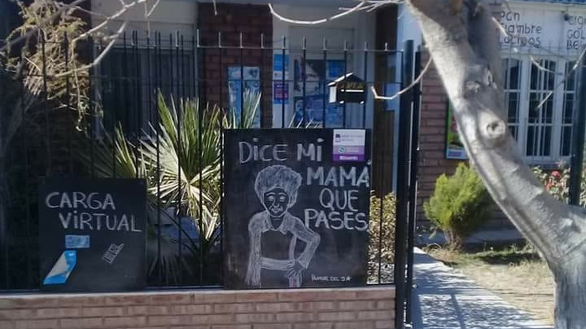 El meme de la nena que es acompañado por la frase Dice mi mamá llegó a ...