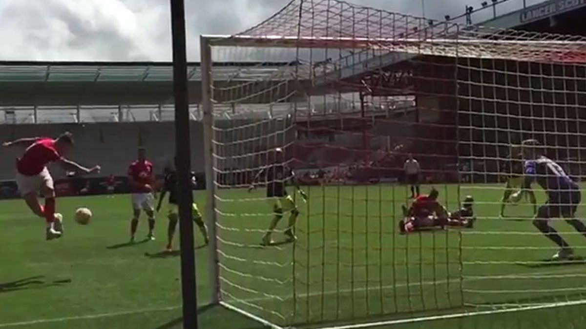 ¡Golazo! Mirá el video de una rabona en el aire que es furor en la web