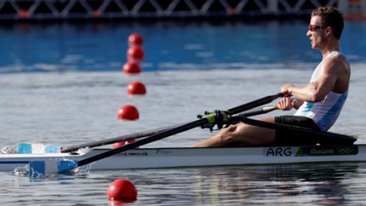 El remero Brian Rosso fue tercero en su serie y clasificó a cuartos de ...