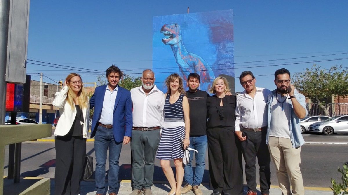Inauguraron el espectacular mural en 3D del dinosaurio Ingentia prima