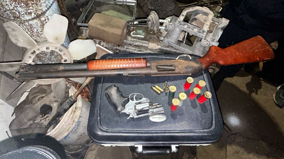 Mega Operativo Hallaron Camionetas Armas Y Dinero
