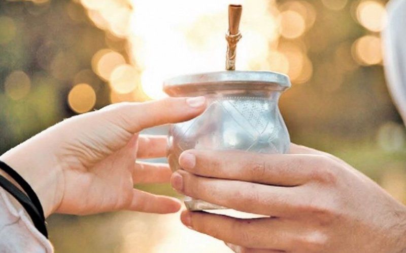 Un especialista fue terminante con la costumbre de compartir el mate