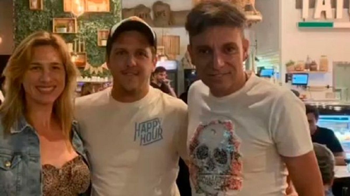 La foto que confirma el romance de Bossi con una periodista