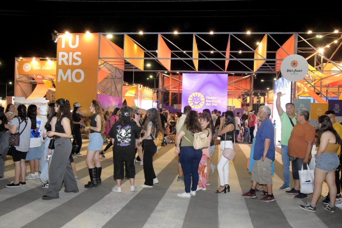 Pese al calor, buen marco de público en la segunda noche de la FNS
