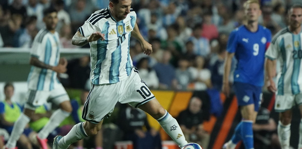 Argentina goleó a Islandia y quedó lista para defender la corona ...