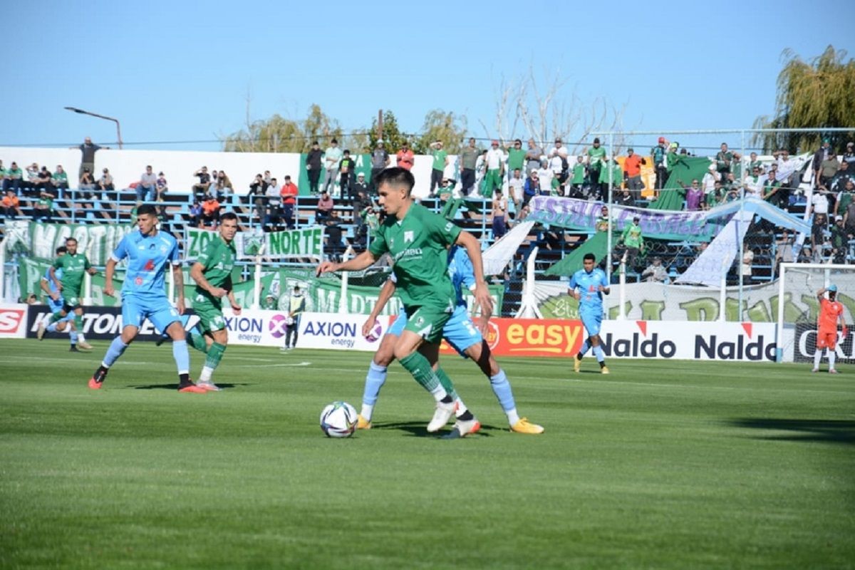 Ferro goleó a Urquiza y ahora espera por Boca