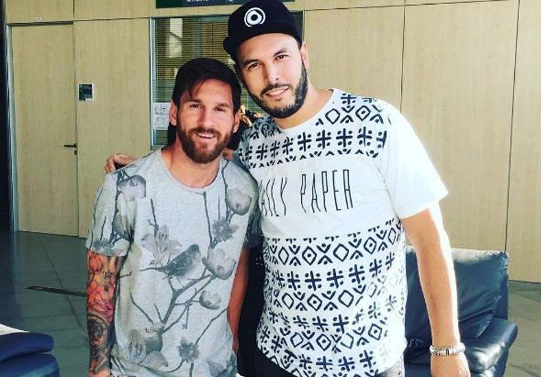 Messi sigue de vacaciones y posando con sus fans por el mundo