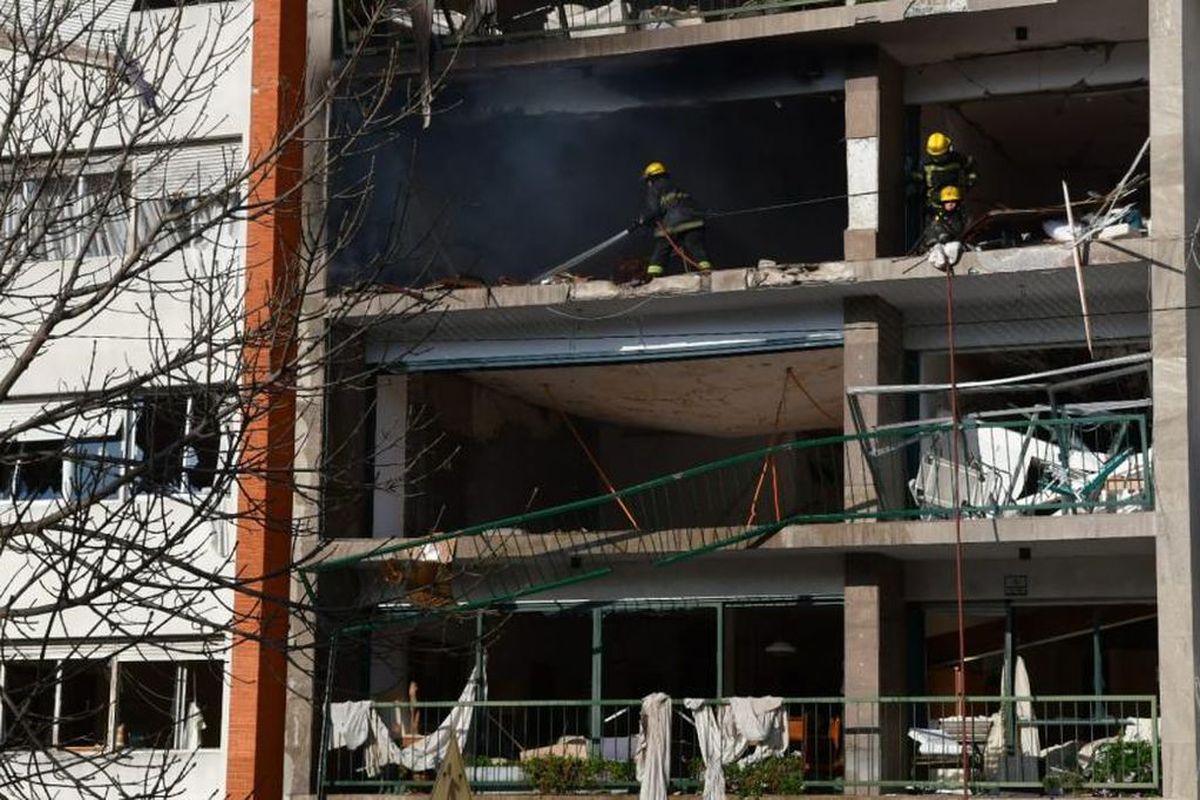 Hubo una explosión en un edificio en Uruguay y hubo varios pisos ...