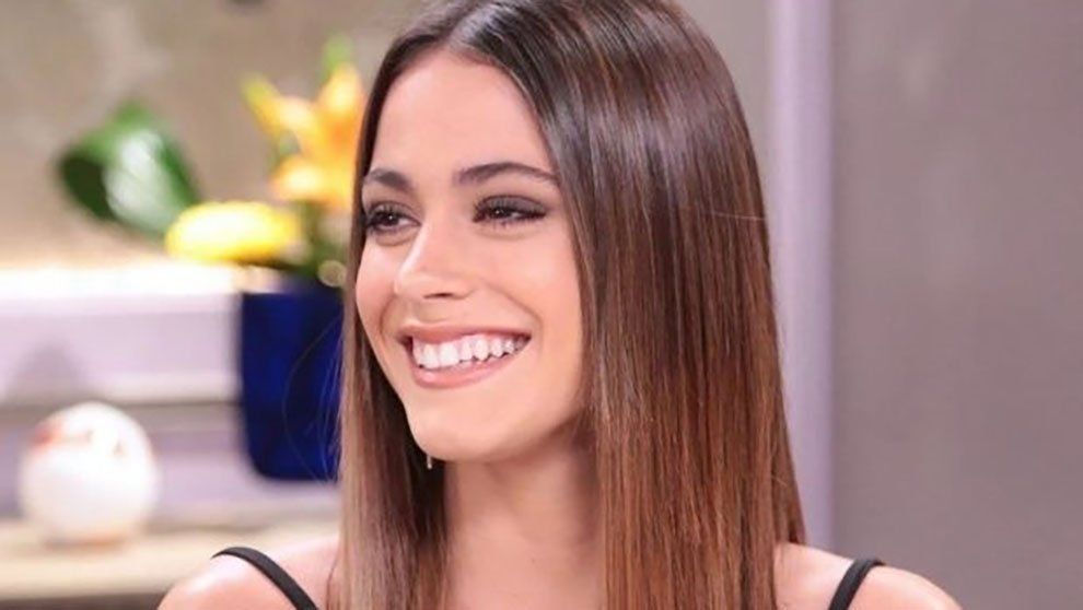 Tini Stoessel brilló de rosa en la entrega del premio Balón de Oro