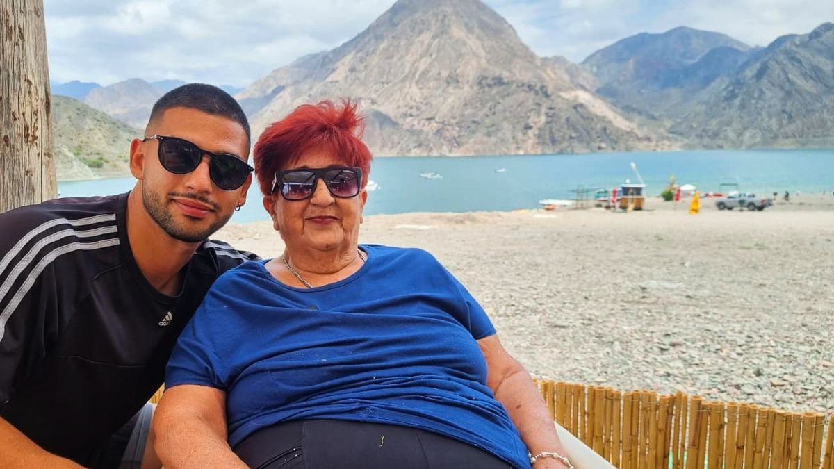 Pocha tiene 81 años y coronó el año nadando en Punta Negra junto a sus ...