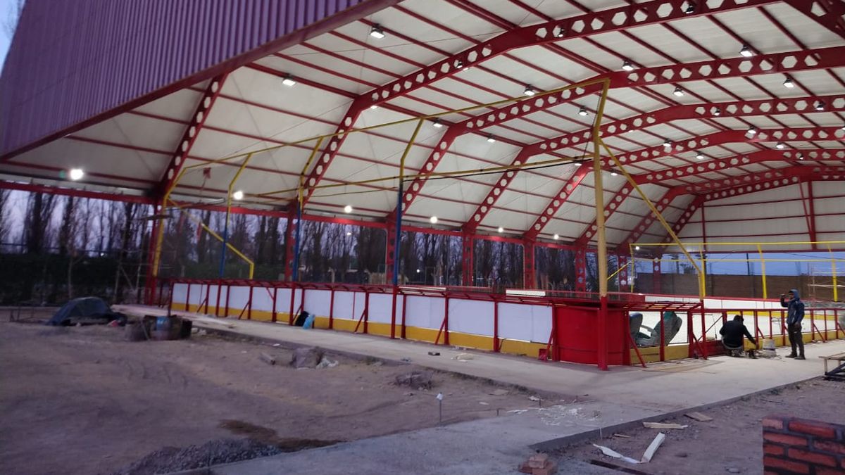 Valenciano ultima detalles para la gran inauguración de su cancha techada