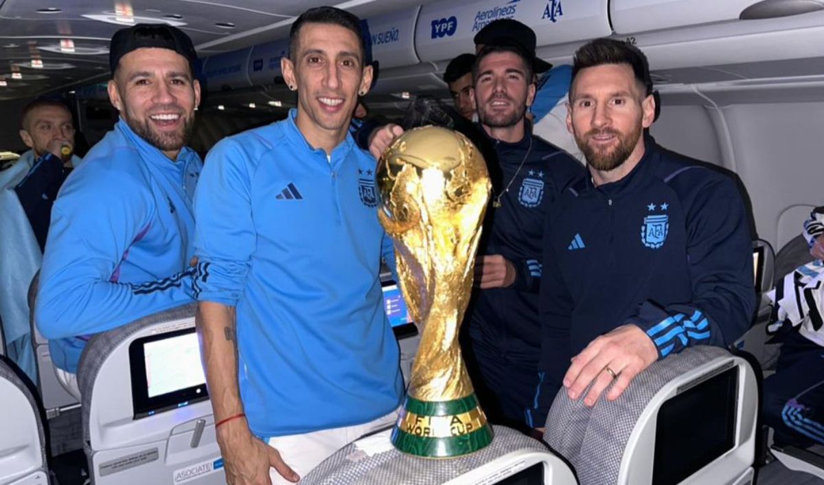 Messi subió una galería inédita de fotos con la Copa del Mundo
