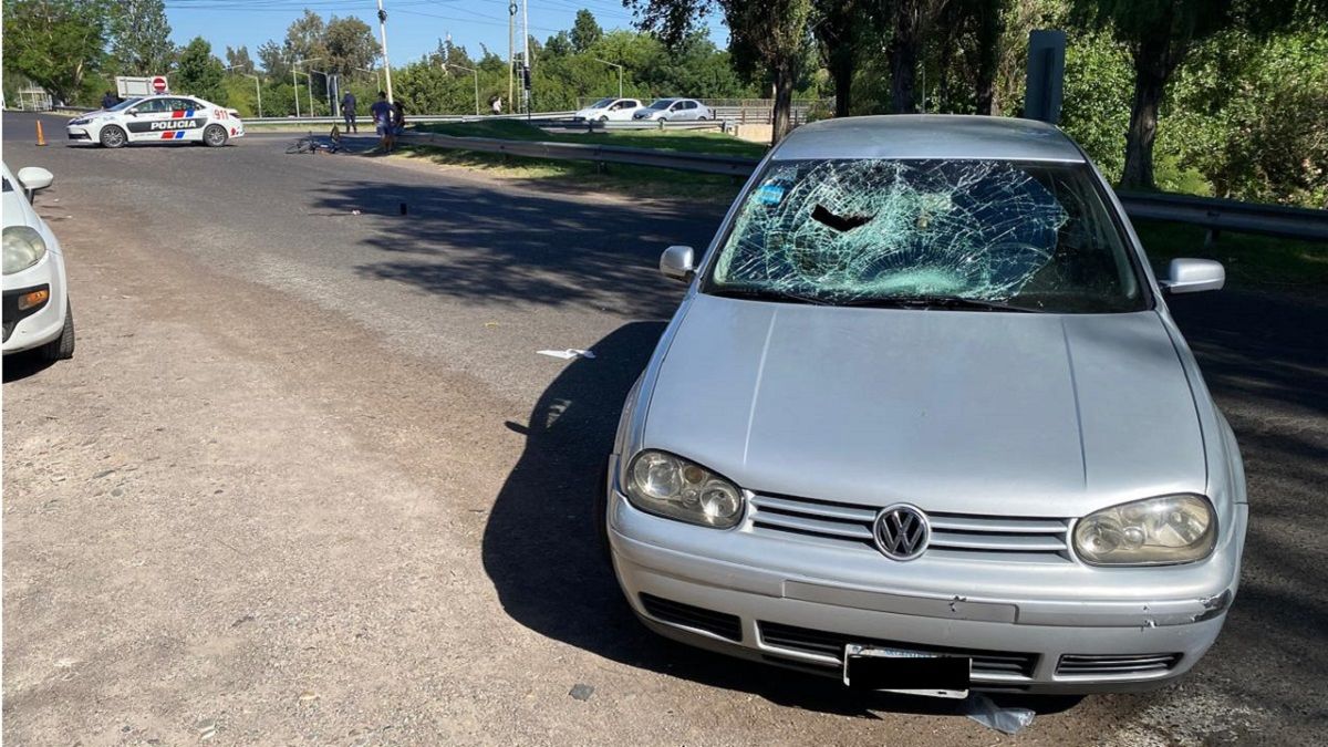 Un Auto Atropelló A Un Ciclista Y Lo Arrastró Por Varios Metros
