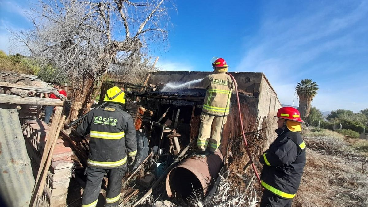 Voraz Incendio En Un Gallinero Puso En Peligro Una Casa voraz-incendio-en-un-gallinero-puso-en-peligro-una-casa