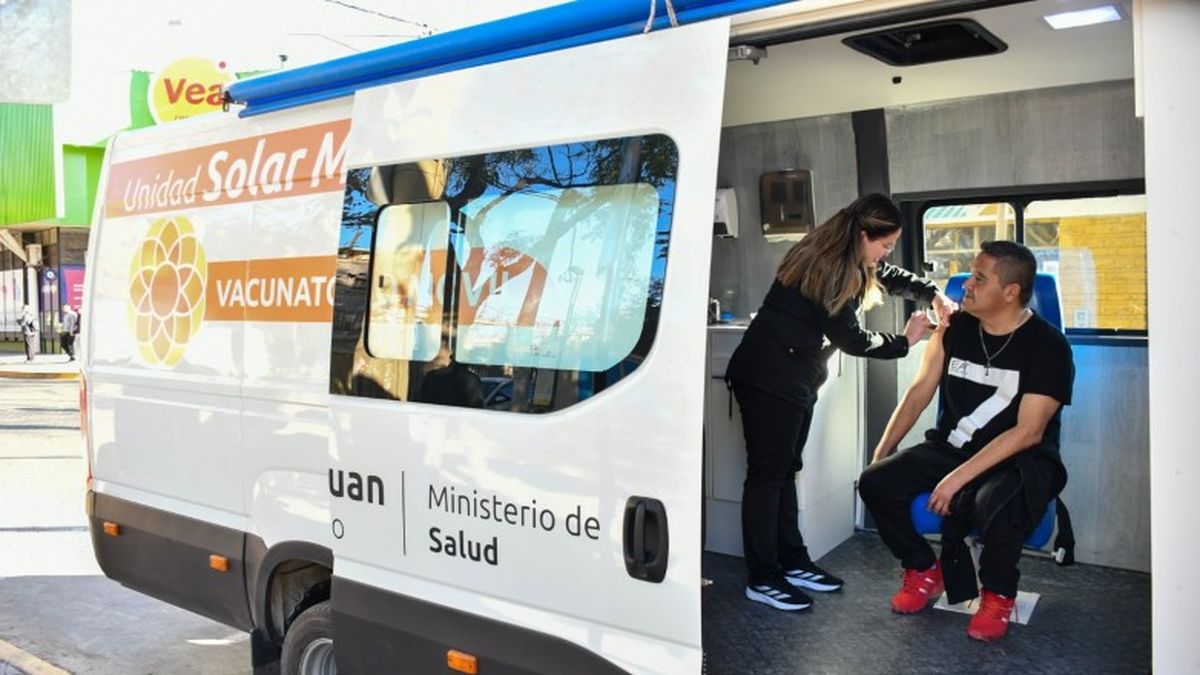 El Vacunatorio Móvil se encuentra en la Plaza Gertrudis Funes: ¿Hasta cuando?