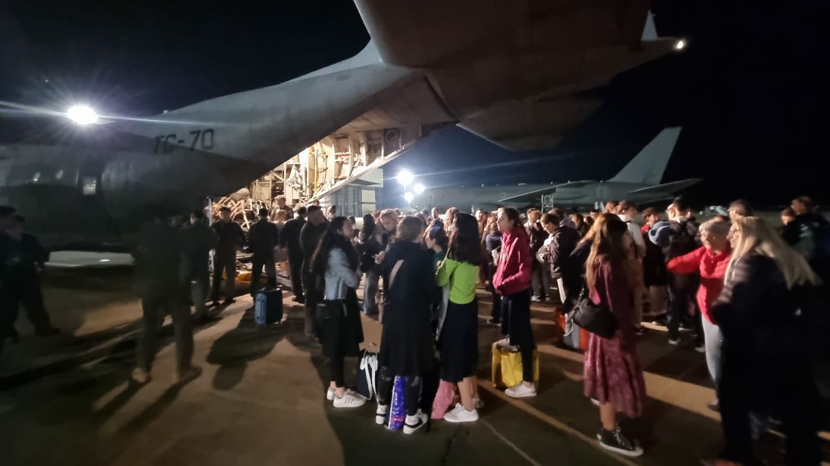 Llega el segundo vuelo con repatriados argentinos