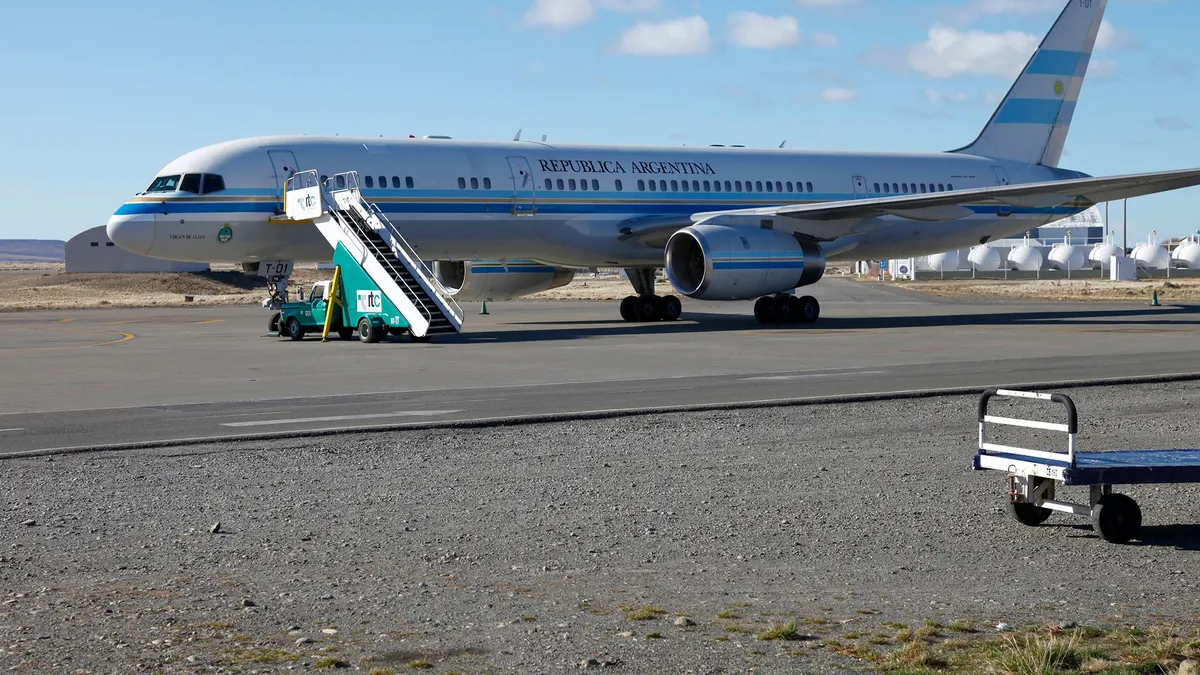 El Presidente autorizó la compra de nuevo avión Tango 01