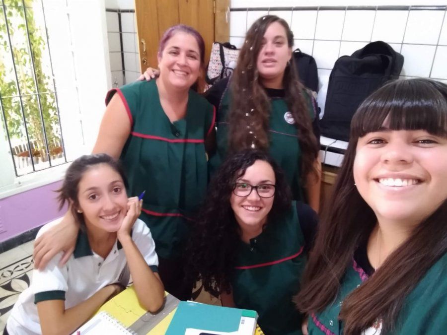 Cuentos y canciones, los recursos que usa una maestra para seguir ...