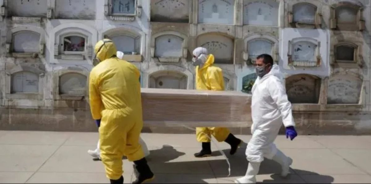 Decretaron 5 días de duelo por los 100 mil muertos a causa del coronavirus