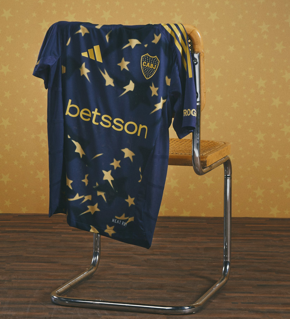 Boca presentó una nueva camiseta llena de estrellas