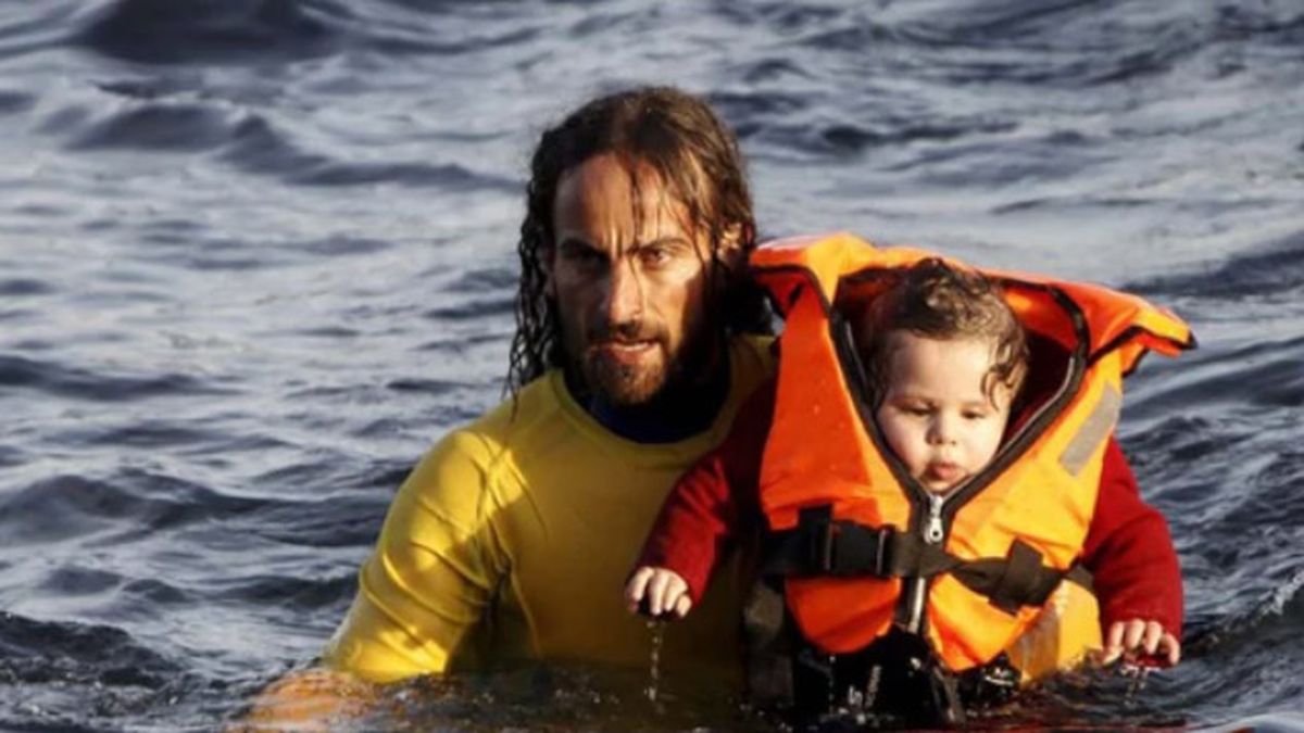 La emocionate historia de el ángel del mar, el salvador de las víctimas ...