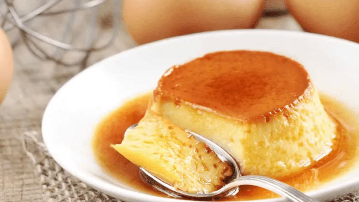 Flan casero, una receta clásica que no falla: ¿Con crema o dulce de leche?