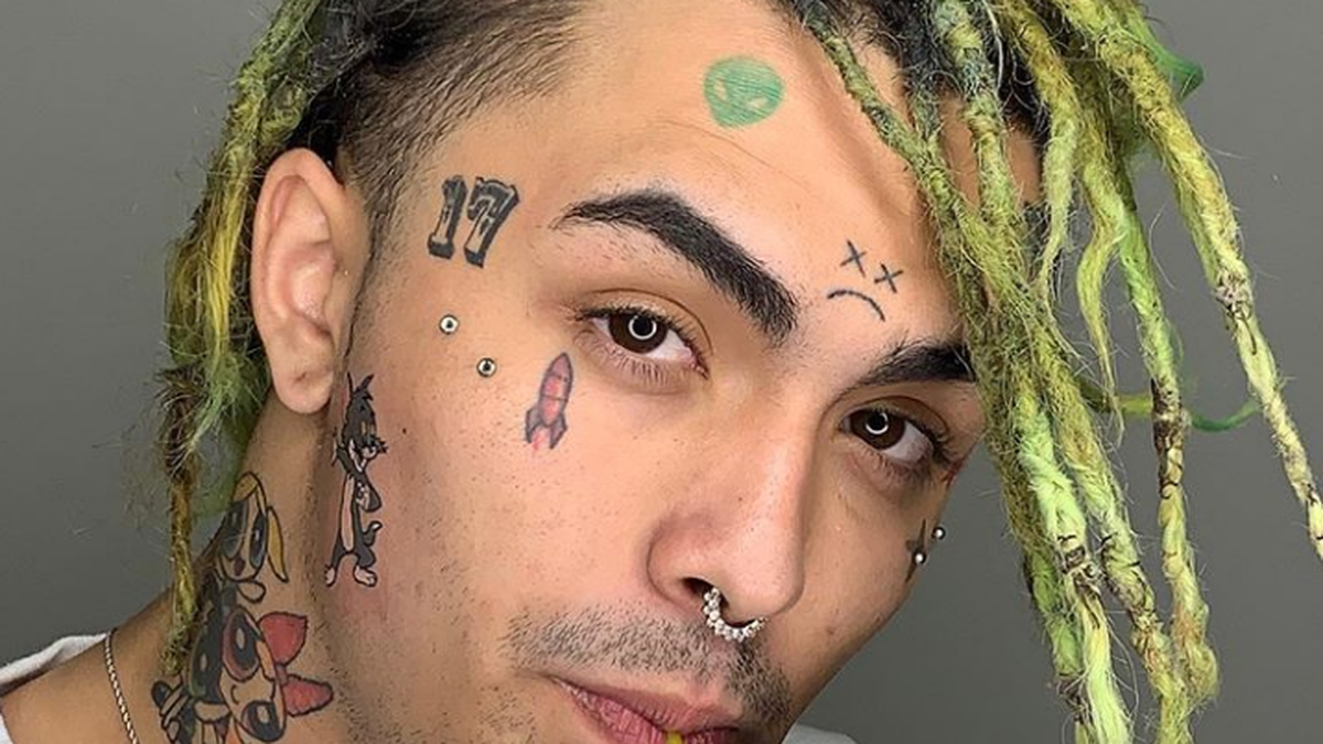 Video: el rapero Gazzy García fue mordido por una serpiente cuando ...