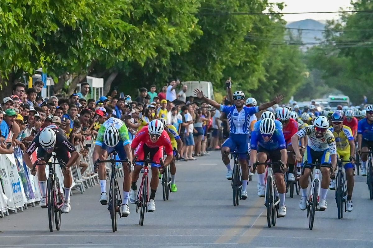Leandro Velárdez se consagró campeón del 24° Giro del Sol