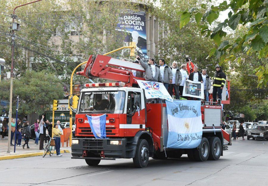 Los ex combatientes serán recibidos con honores y como héroes