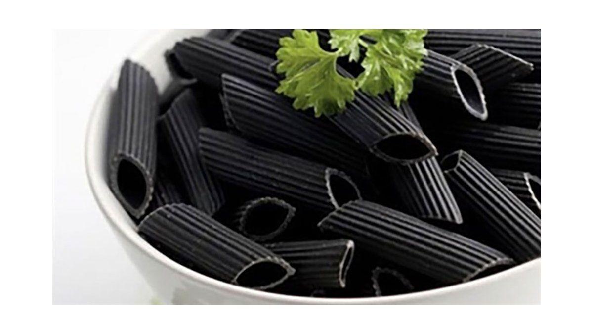 Advierten que la comida negra es peligrosa para la salud