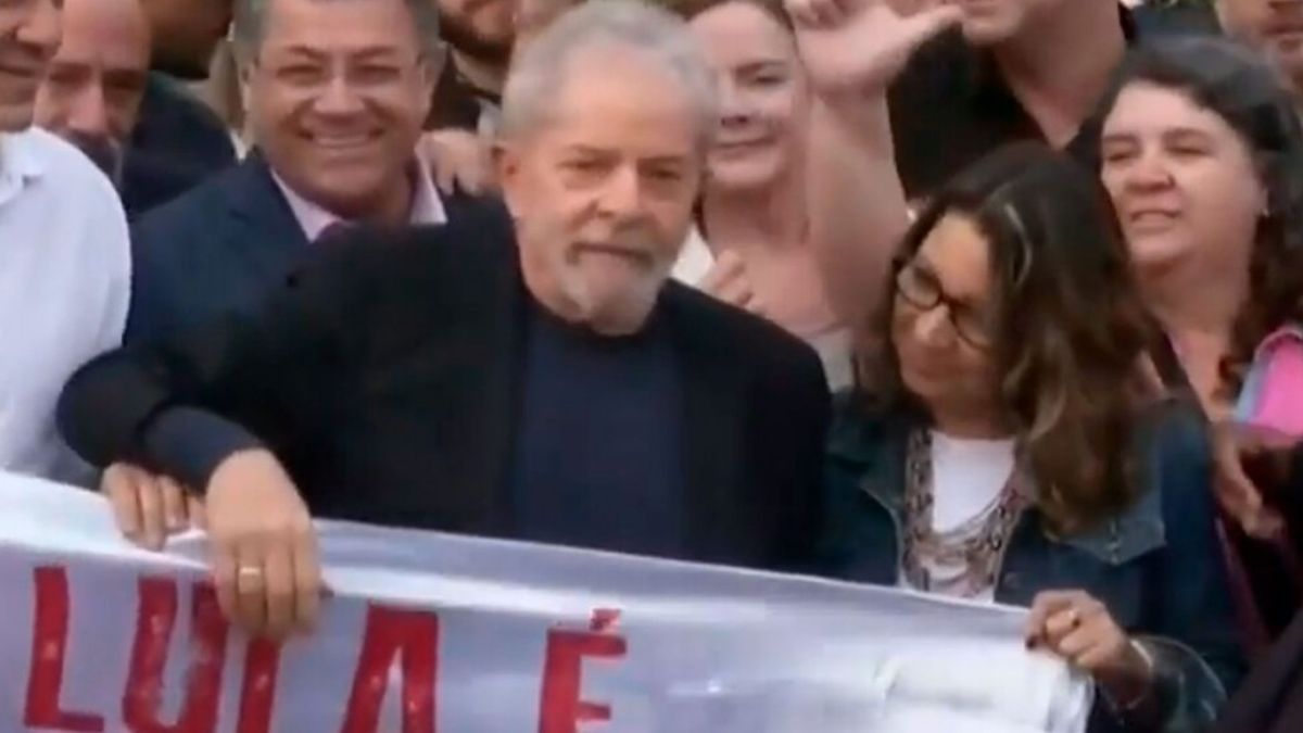 Lula fue liberado después de estar un año y medio preso