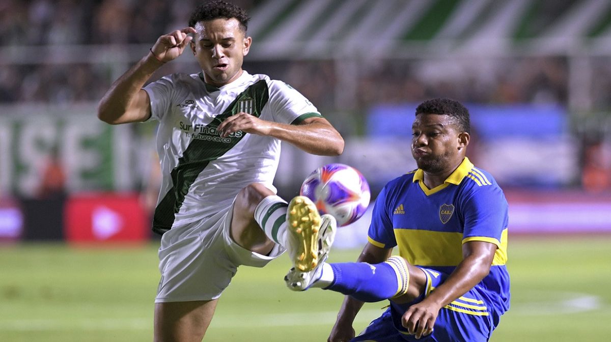 Boca perdió con el último y se alejó de la punta de la Liga