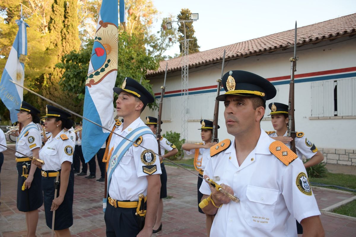 Martínez: Deseo que se profesionalice cada vez más la Policía