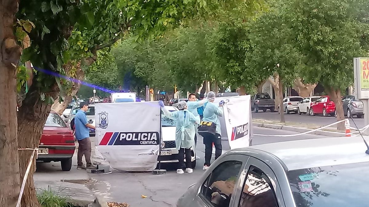 Una Mujer Se Descompuso Mientras Manejaba Su Auto Y Murió Cuando Logró